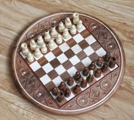 Round chess set with board