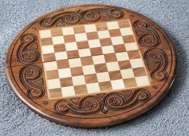 Round chess table