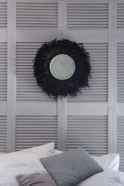 Round feather mirror